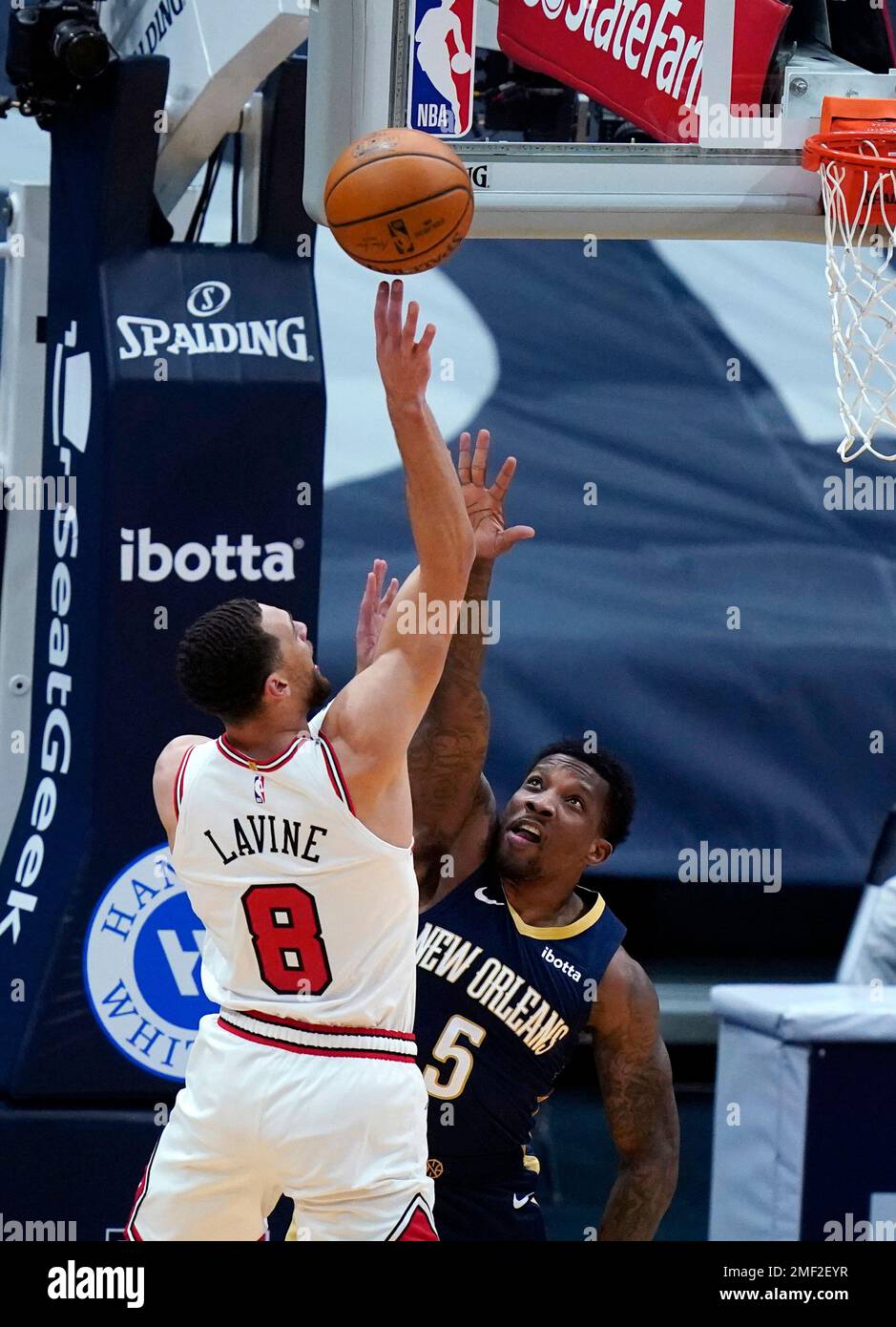 Chicago Bulls guard Zach LaVine (8) shoots over New Orleans Pelicans ...