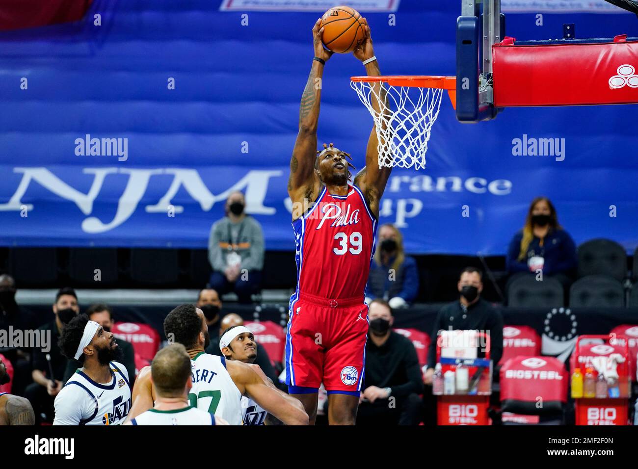 Philadelphia 76ers' Dwight Howard (39) goes up for a dunk during the ...