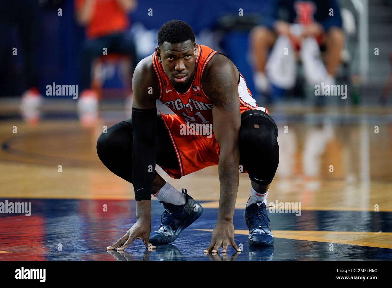 Illinois center Kofi Cockburn plays against Michigan in the first half ...