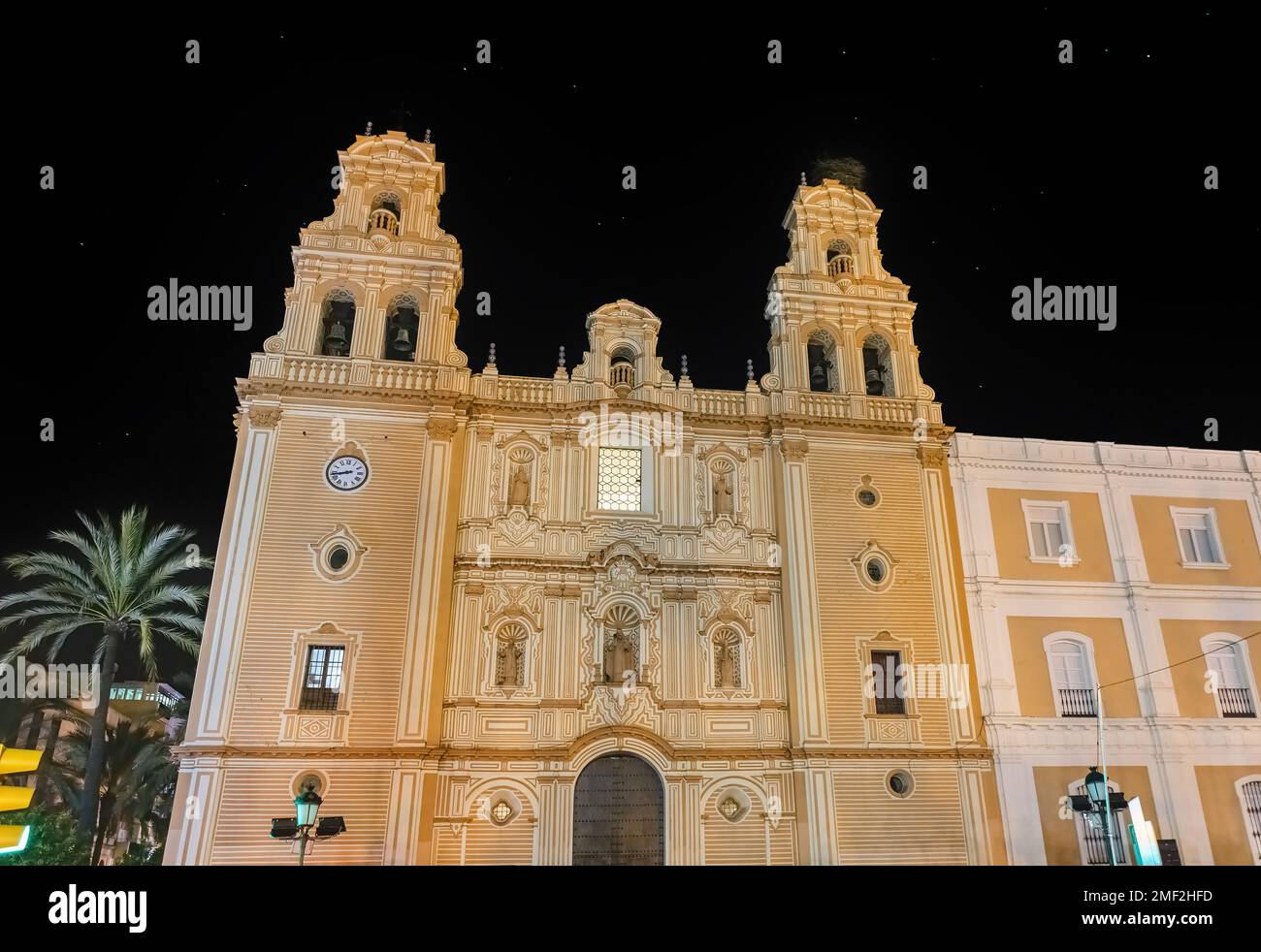 Night view facade basilica hi-res stock photography and images - Alamy