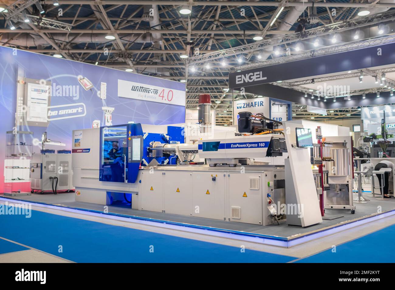 Injection molding machine hi-res stock photography and images - Alamy