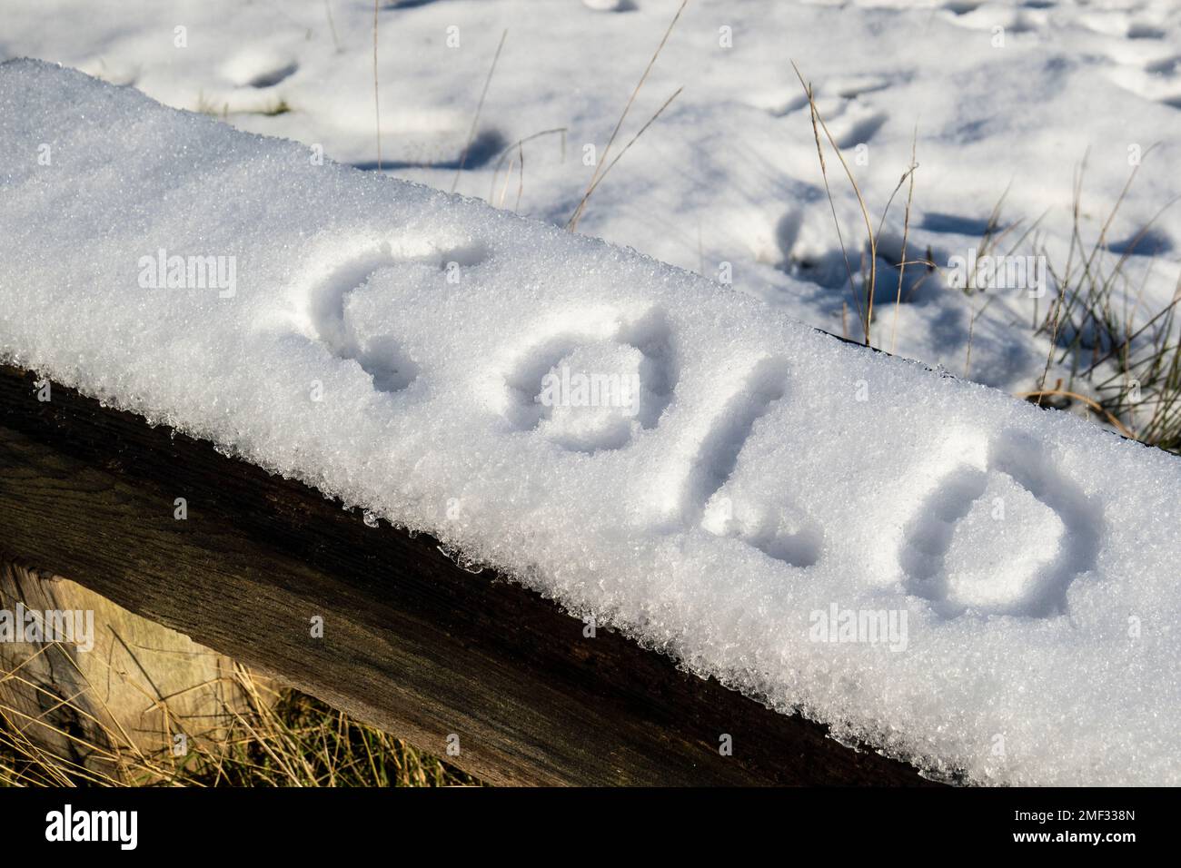 The word "cold" written on the snow Stock Photo - Alamy
