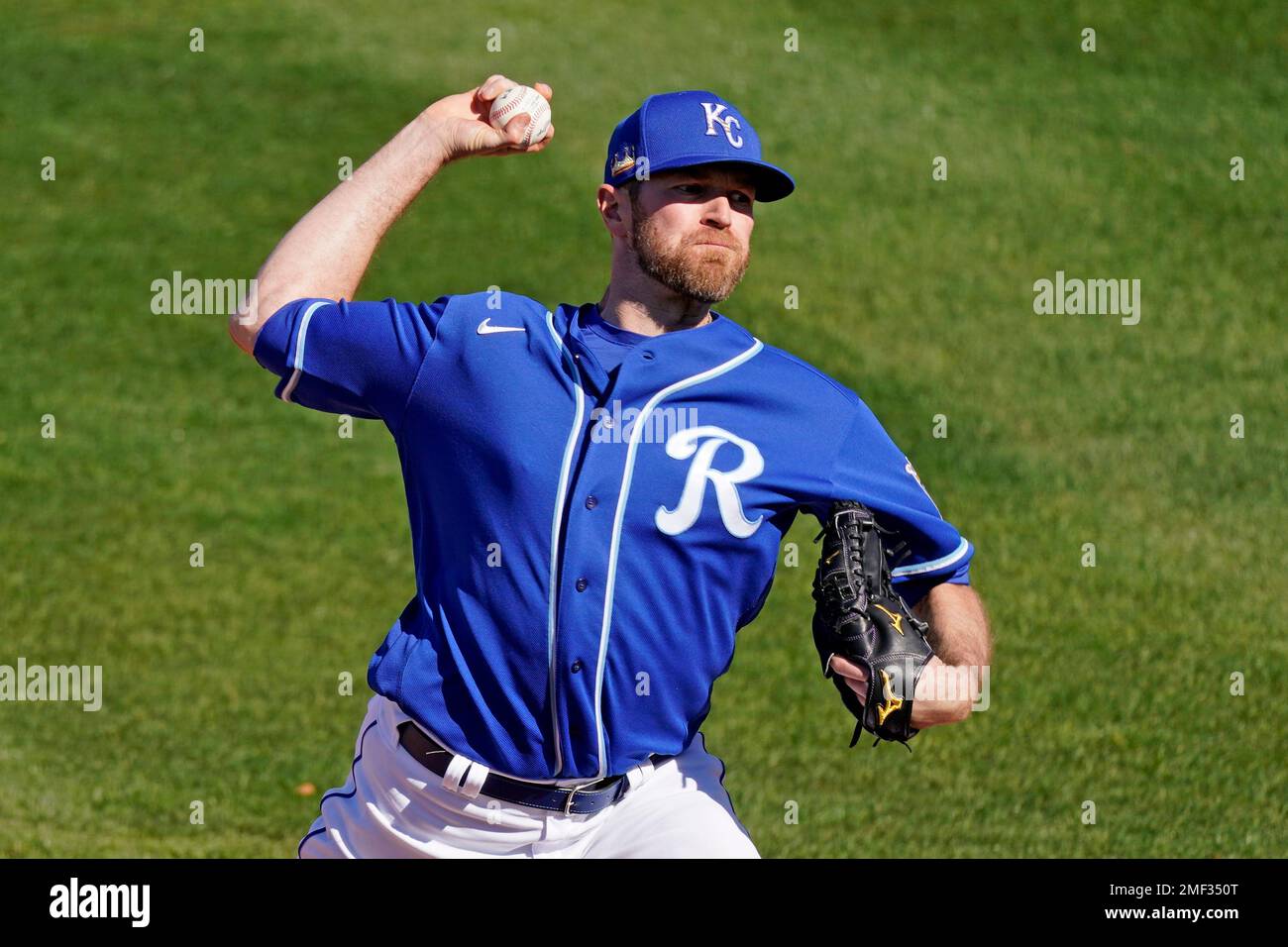 Kansas City Royals' Wade Davis throws during the fifth inning of a ...