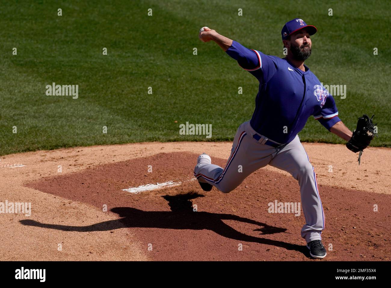 Texas Rangers pitcher Nick Vincent throws during the second inning of a ...