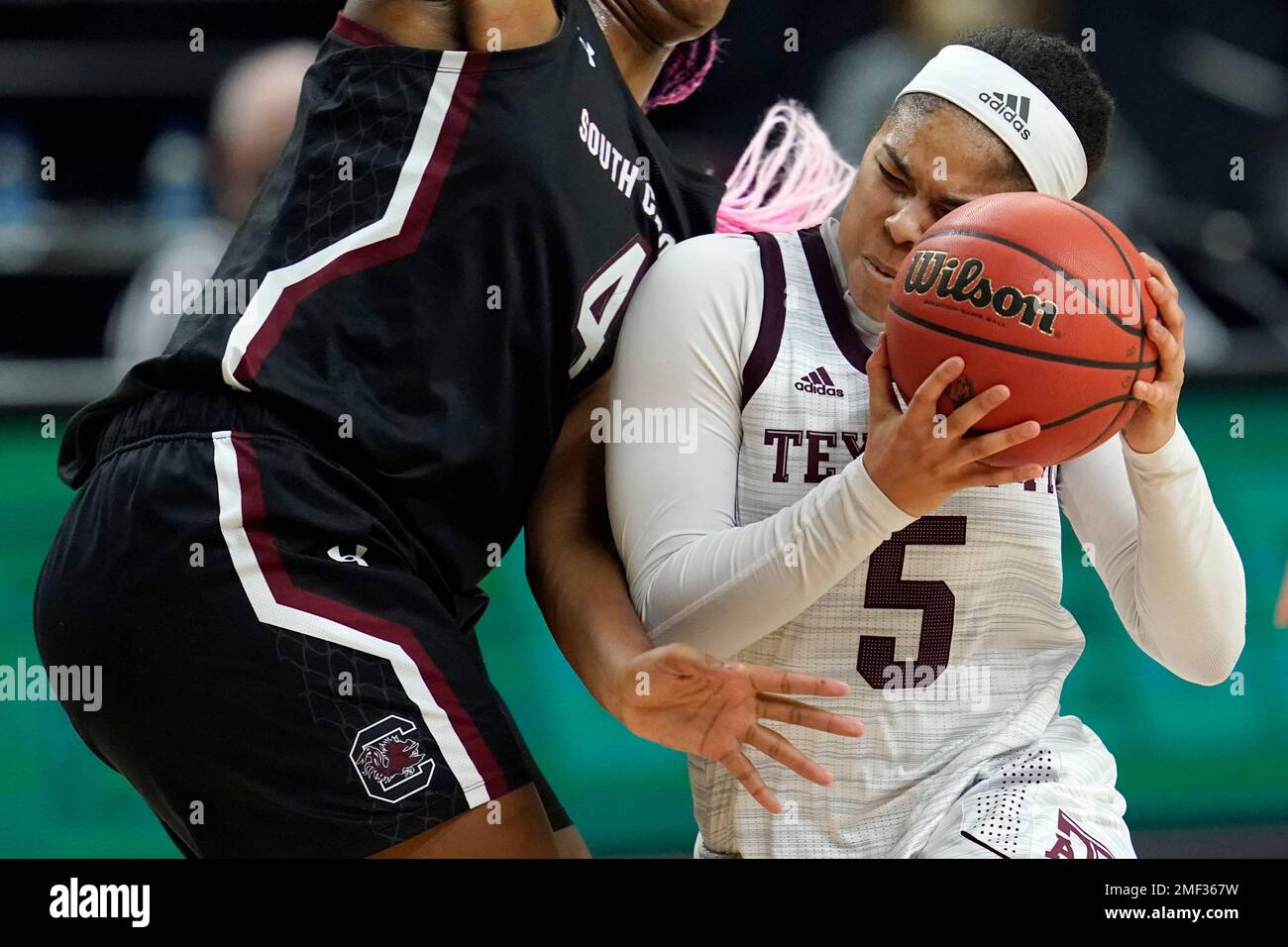 Texas A&M guard Jordan Nixon (5) drives the lane against South Carolina ...