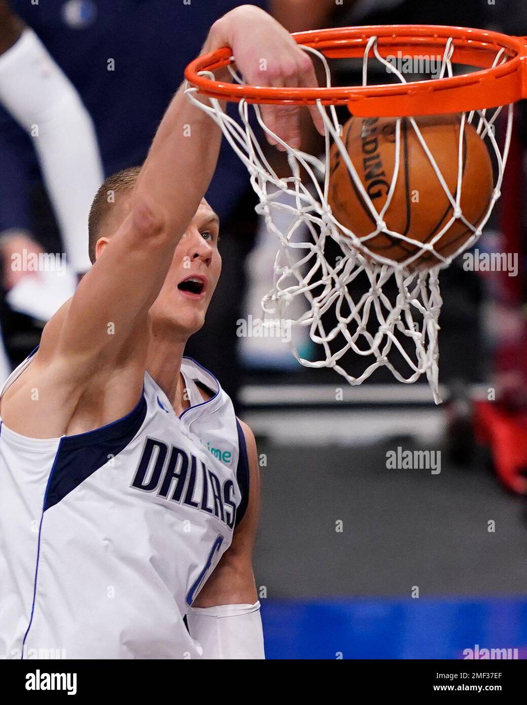 Dallas Mavericks center Kristaps Porzingis (6) dunks in the first half ...
