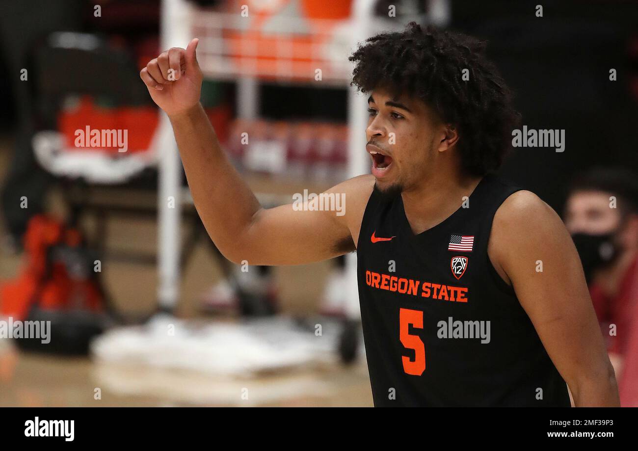 Oregon State guard Ethan Thompson (5) reacts during the second half of ...