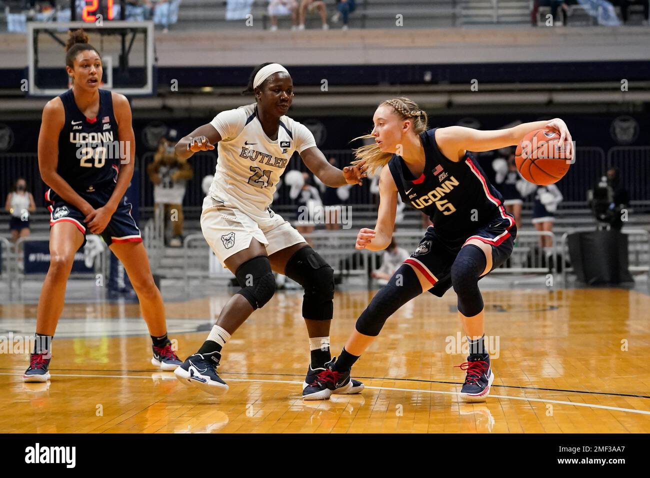 Connecticut guard Paige Bueckers (5) drives against Butler guard Upe ...