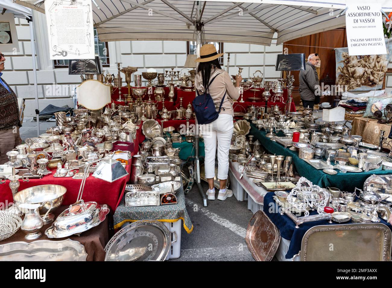Italian antiques hi-res stock photography and images - Alamy
