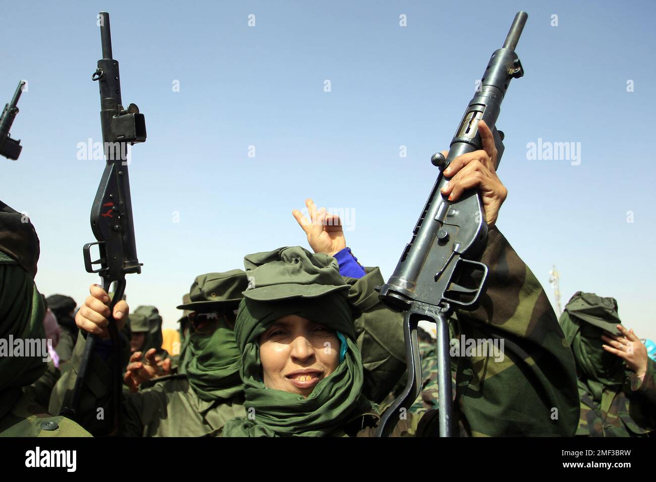 Female soldiers of of the Sahrawi Arab Democratic Republic (SARD ...