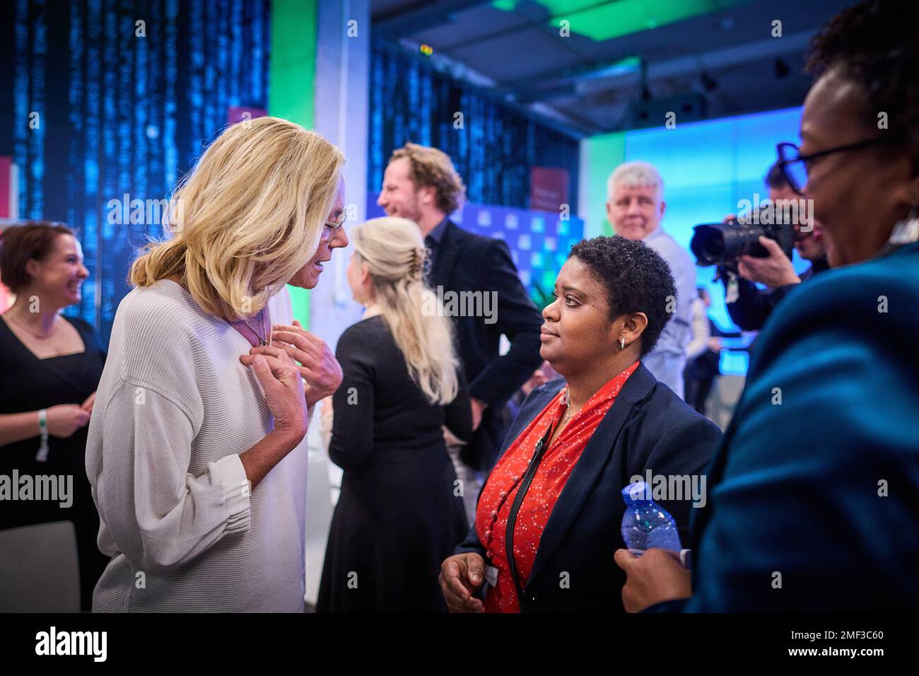 The Hague, 15 January 2023 - D66 leader Sigrid Kaag meets police ...
