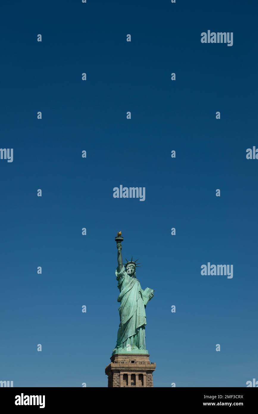 Copper rust statue statue hi-res stock photography and images - Alamy