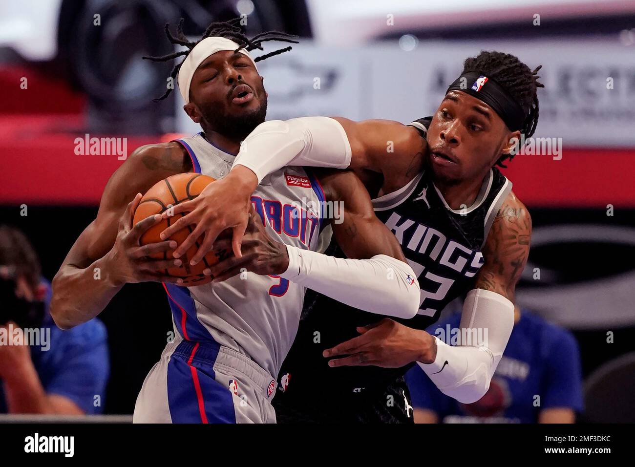 Sacramento Kings center Richaun Holmes (22) reaches in on Detroit ...