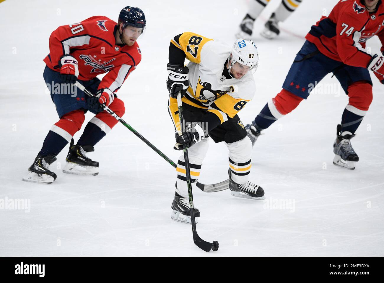 Pittsburgh Penguins center Sidney Crosby (87) skates with the puck ...