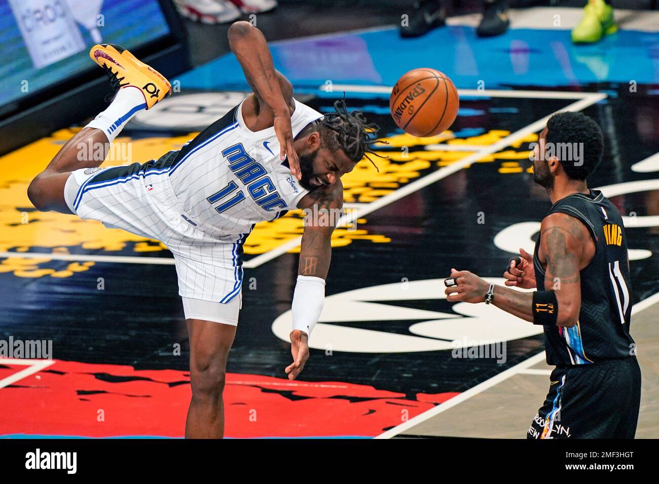 Kyrie Irving Dunking