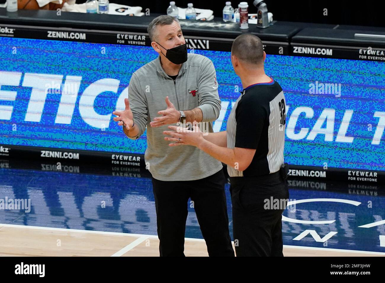 Chicago Bulls head coach Billy Donovan, left, argues with a referee ...