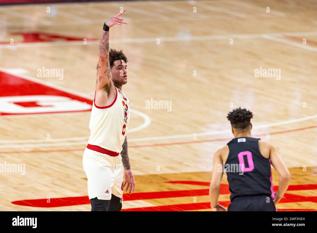 Nebraska guard Teddy Allen (0) hold three fingers up to celebrate his ...