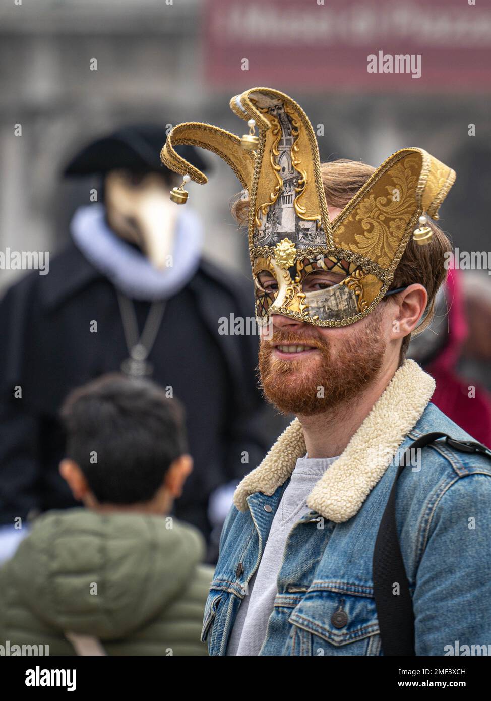 Venetian mask male masquerade mask hi-res stock photography and images ...