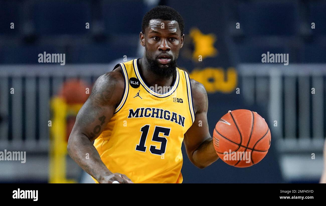 Michigan guard Chaundee Brown plays against Rutgers in the first half ...