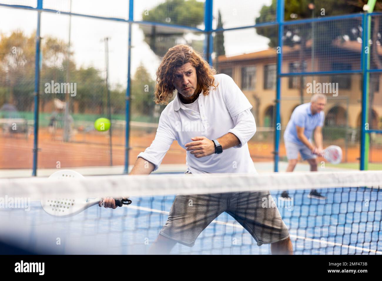 Sporty man padel tennis hi-res stock photography and images - Alamy