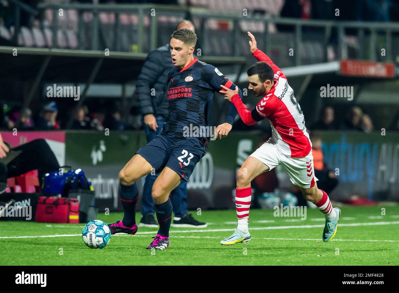 EMMEN - (lr) Joey Veerman of PSV Eindhoven, Lucas Bernadou of FC Emmen ...
