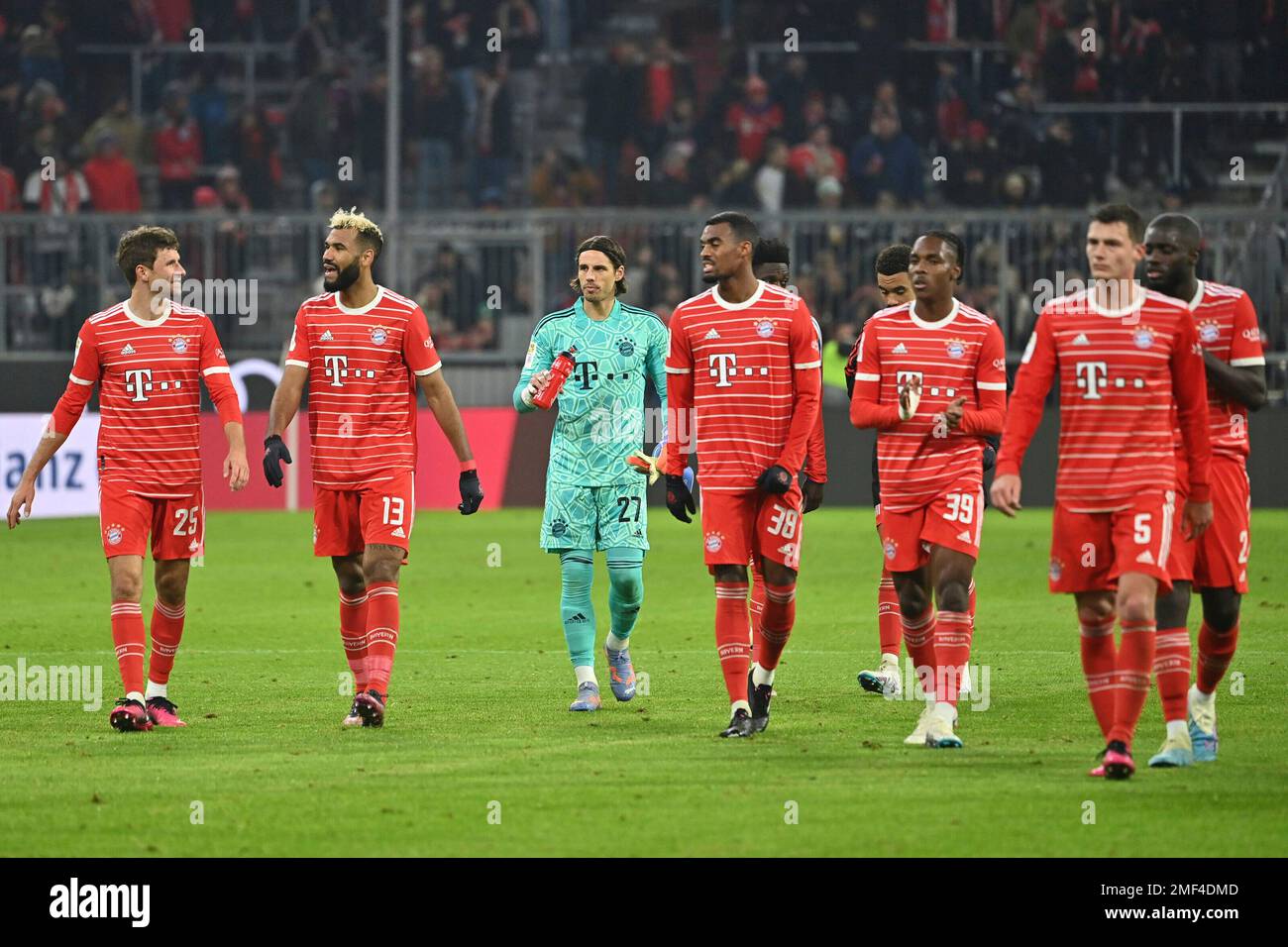 Munich, Deutschland. 24th Jan, 2023. Team photo, team, crew, team photo ...