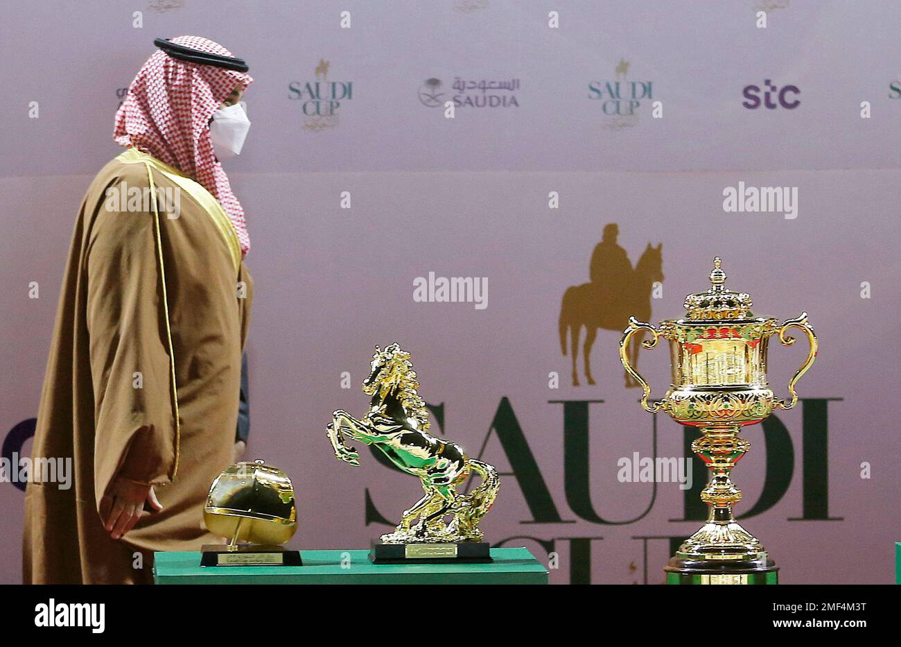 Saudi Crown Prince Mohammed bin Salman wears a face mask to help curb ...