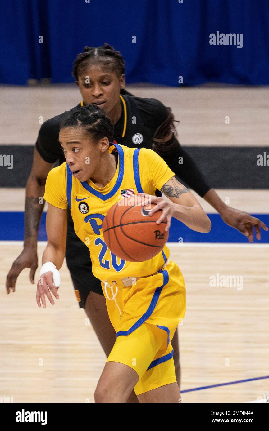 Pittsburgh's Jayla Everett (20) drives the ball down the court during ...