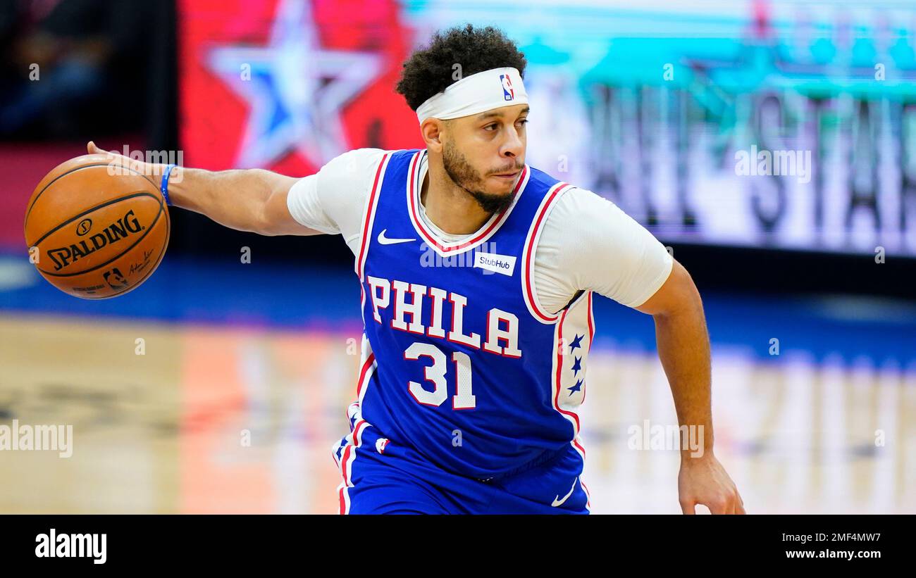 Philadelphia 76ers' Seth Curry plays during an NBA basketball game ...