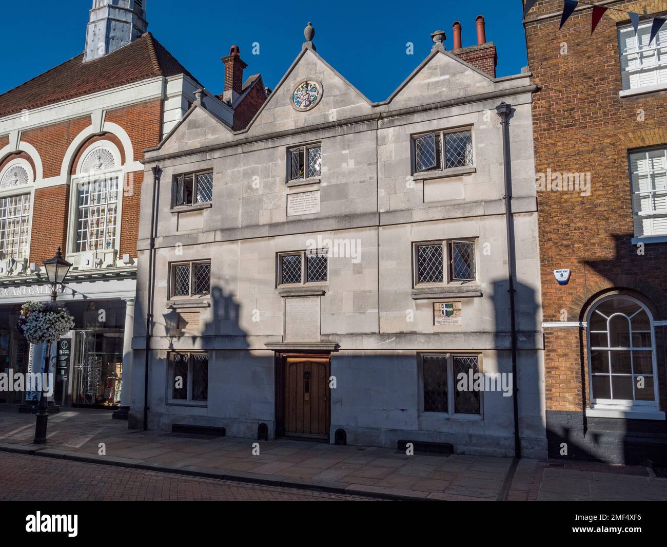 Six poor traveller house hi-res stock photography and images - Alamy