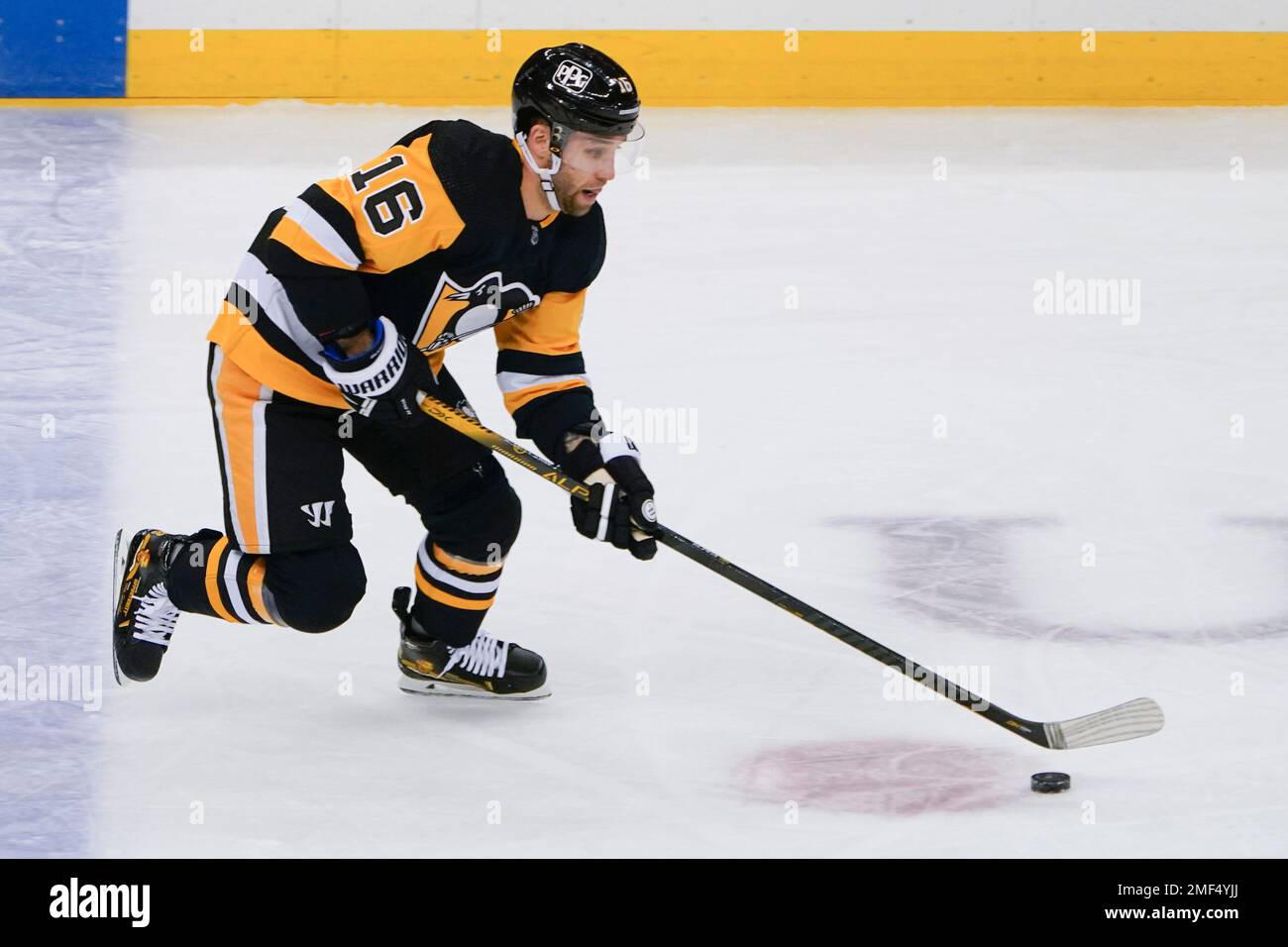 Pittsburgh Penguins' Jason Zucker (16) plays against the New York ...