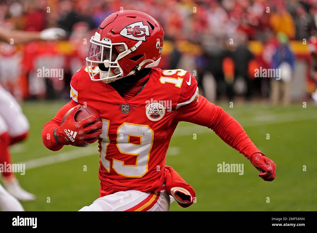 Kansas City Chiefs wide receiver Kadarius Toney runs the ball during ...