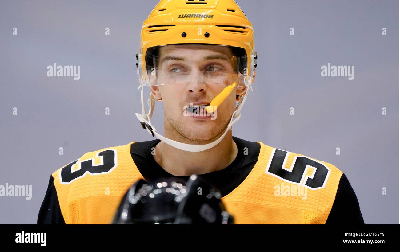 Pittsburgh Penguins' Teddy Blueger (53) plays against the Washington ...