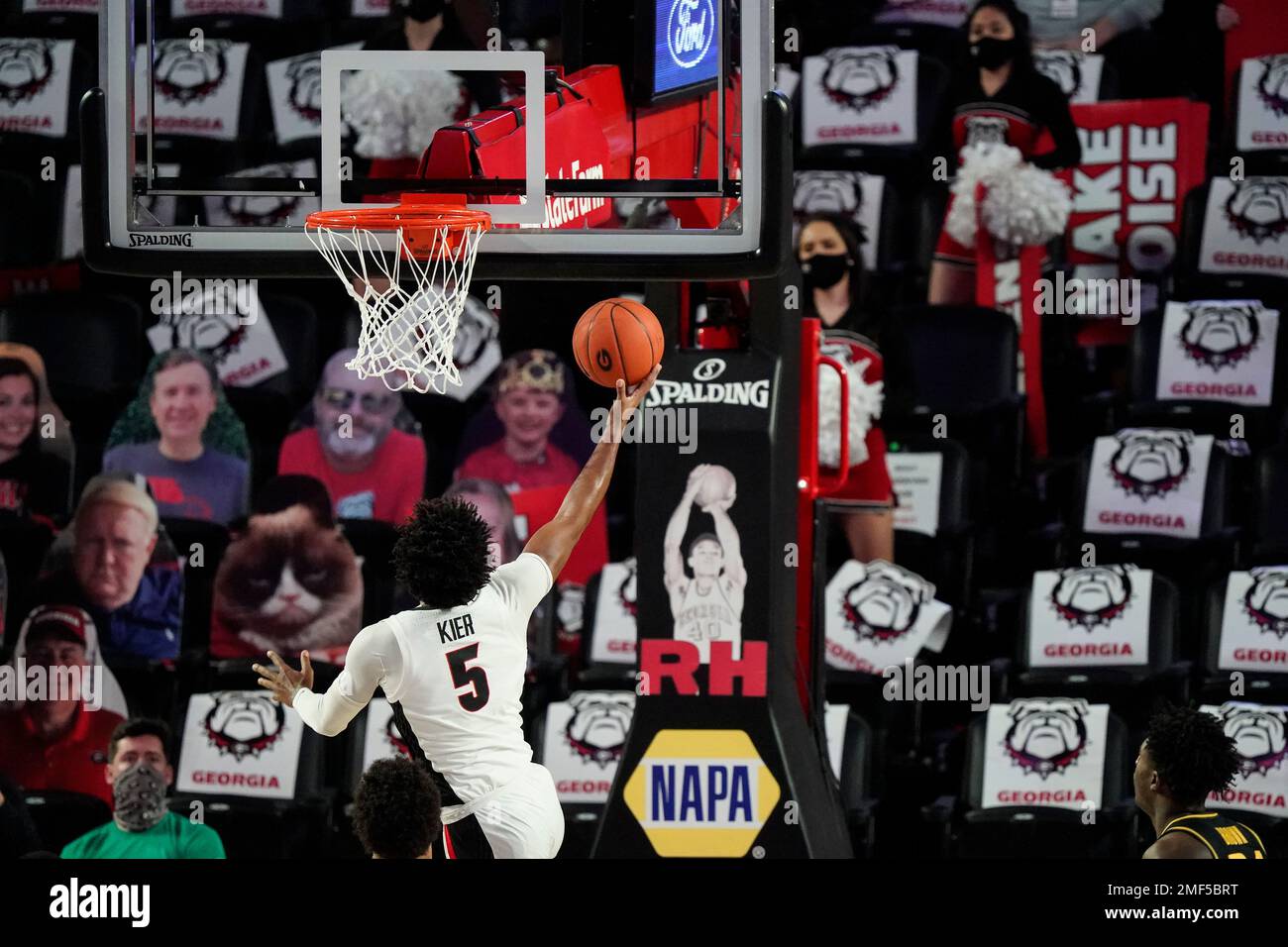 Georgia's Justin Kier (5) shoots during the first half of the team's ...