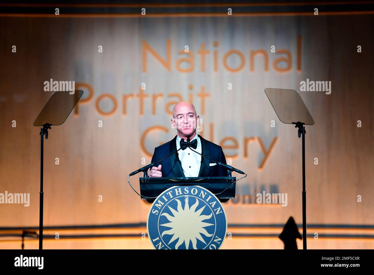 Jeff Bezos attends The American Portrait Gala 2019 at Smithsonian's ...