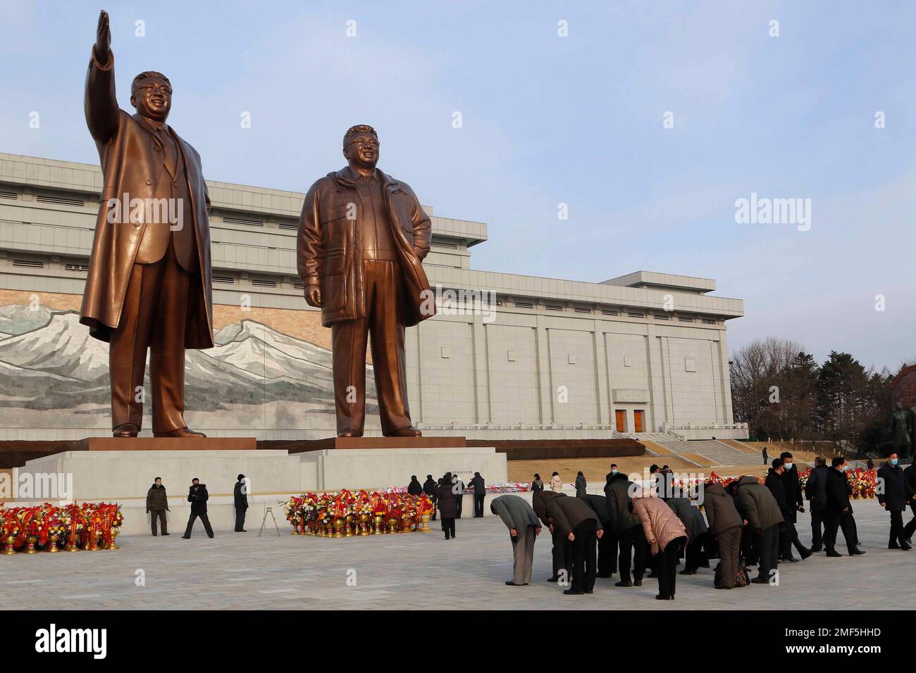 Pyongyang citizens visit the Mansu Hill to pay tribute to the bronze ...