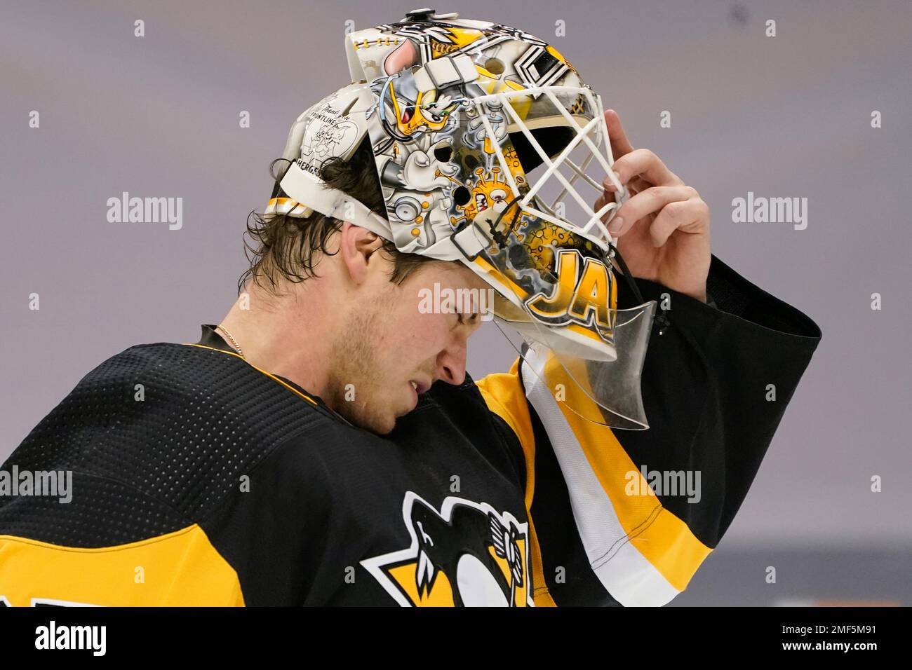 Pittsburgh Penguins goaltender Tristan Jarry (35) plays against the ...