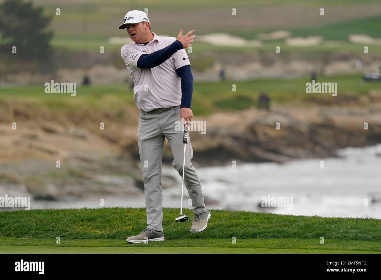 Nick Lashley reacts after missing an eagle putt on the 18th green of ...