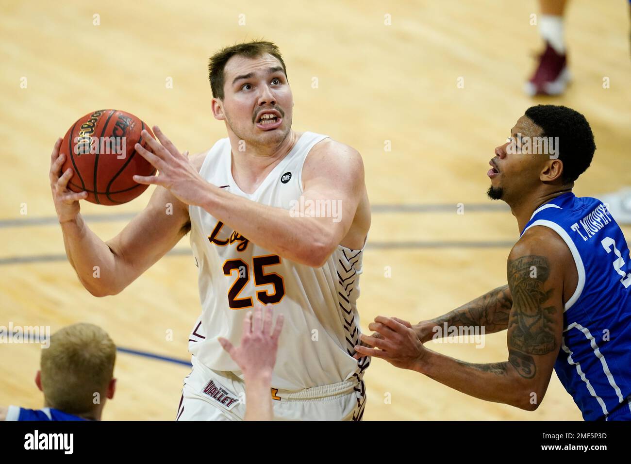 Loyola of Chicago center Cameron Krutwig (25) drives to the basket past ...