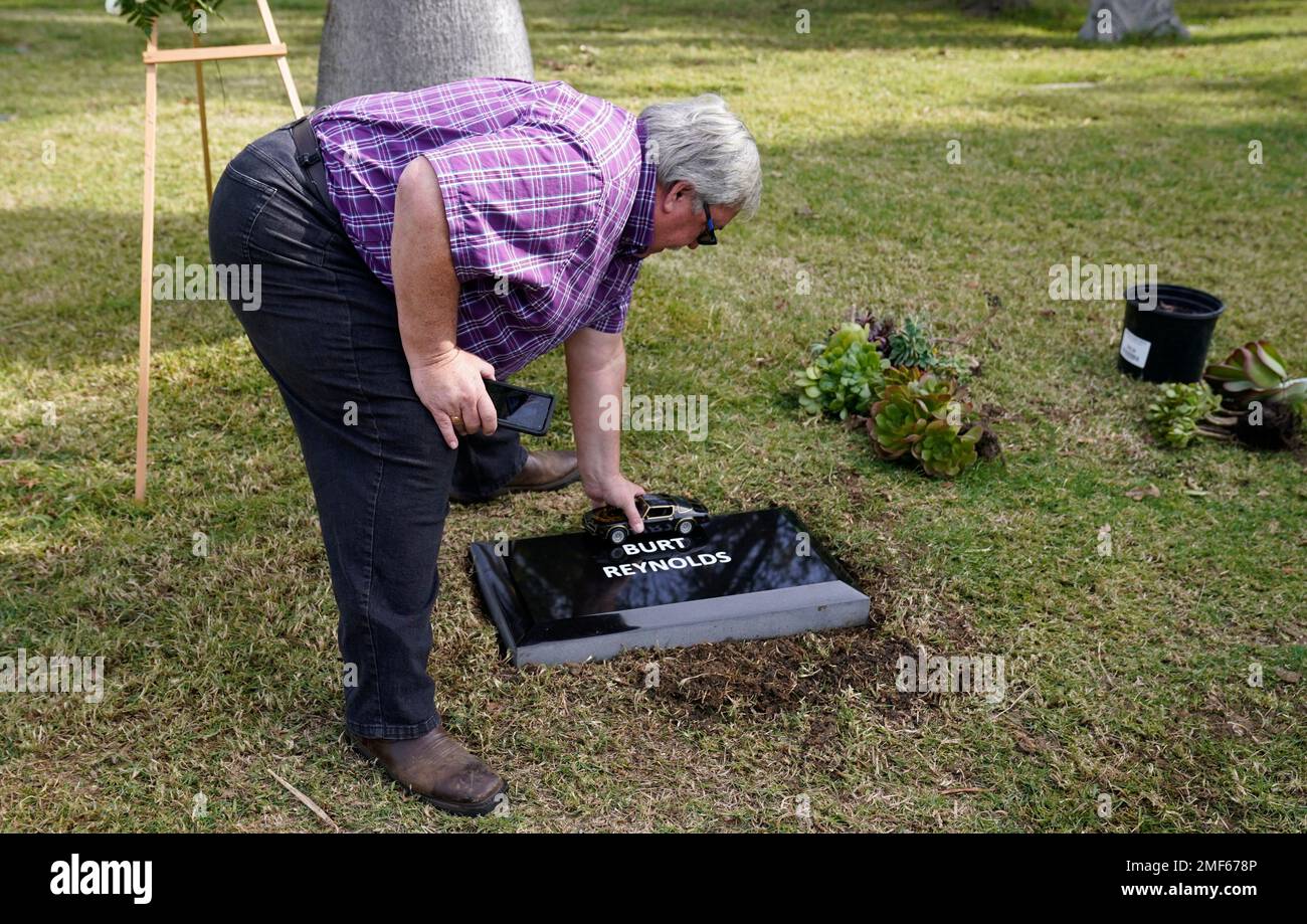 Burt Reynolds fan Dan Redmond, of Calamesa, Calif., places a model of ...