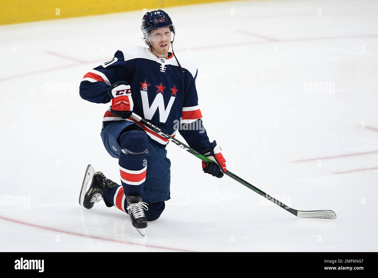 Washington Capitals center Lars Eller (20) warms up before an NHL ...