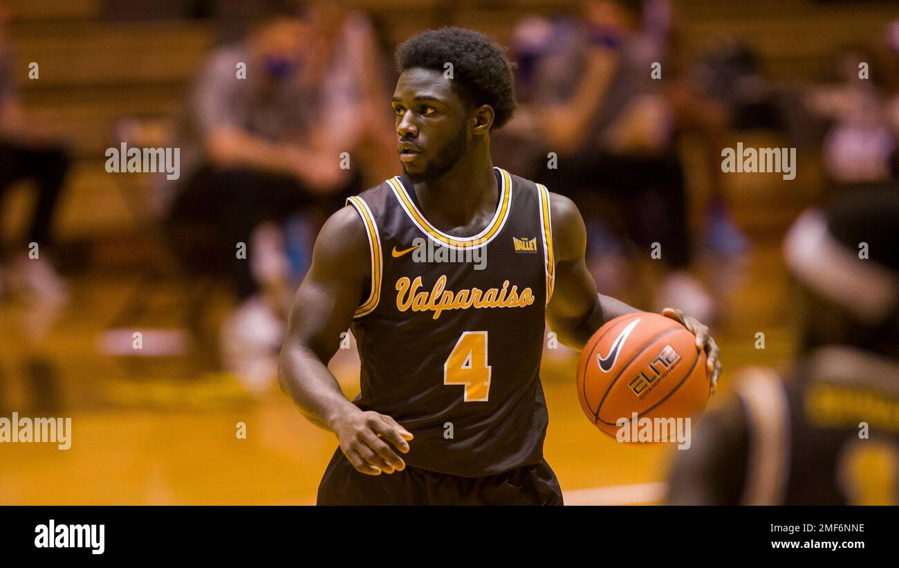 Valparaiso's Daniel Sackey (4) moves the ball downcourt during an NCAA ...