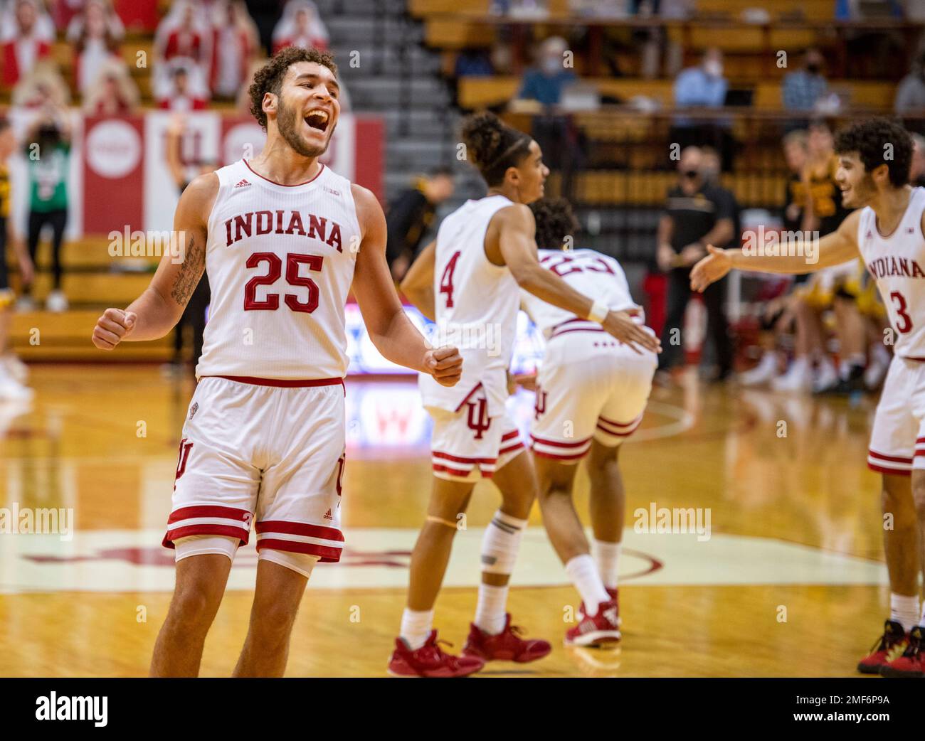 Indiana forward Race Thompson (25) reacts as the team takes a lead over ...