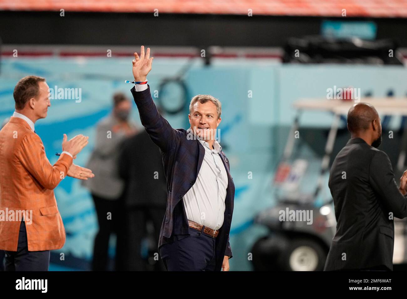 Former Denver Broncos defensive back John Lynch waves during the first ...
