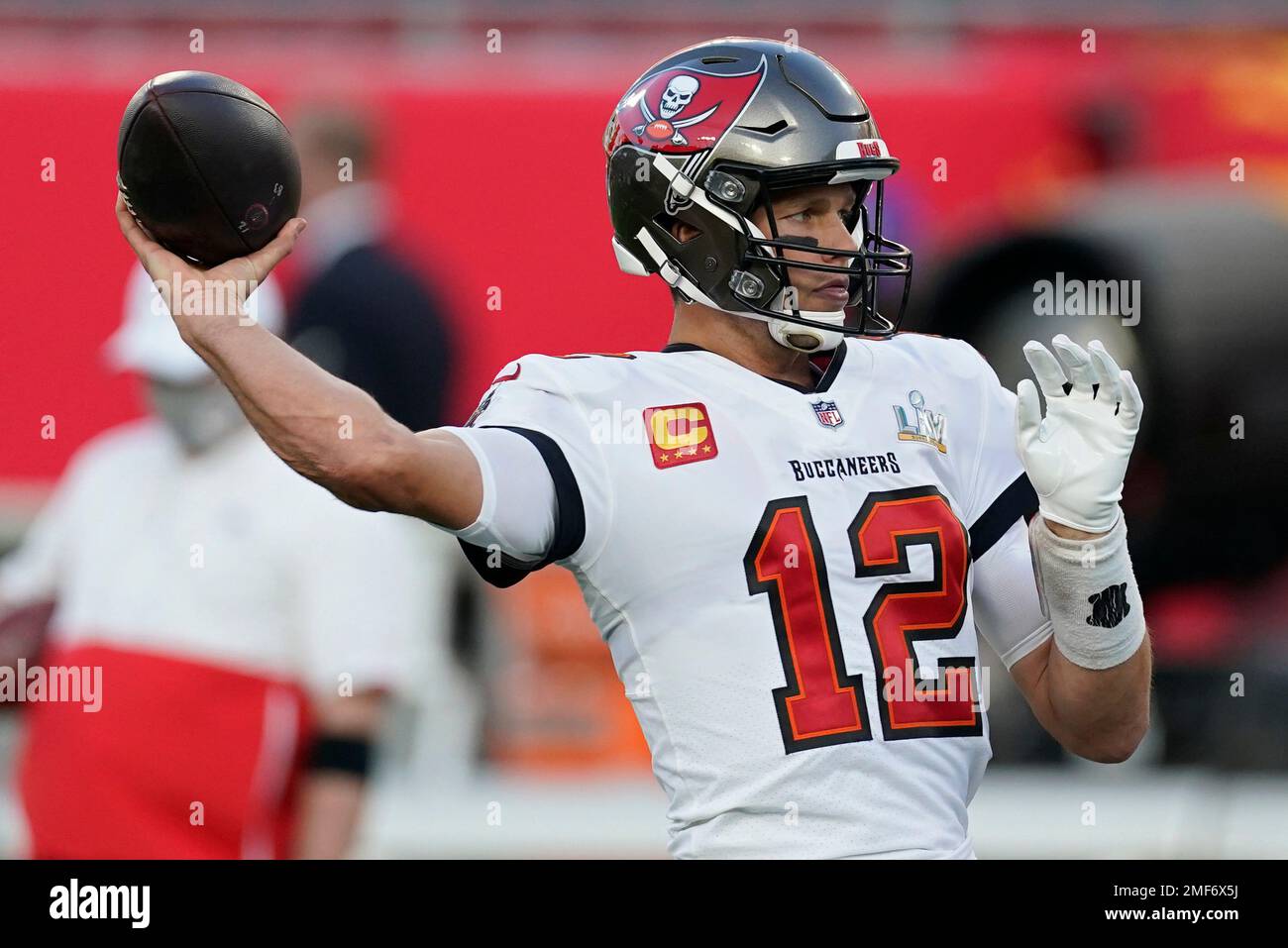 Tampa Bay Buccaneers quarterback Tom Brady warms up before the NFL ...