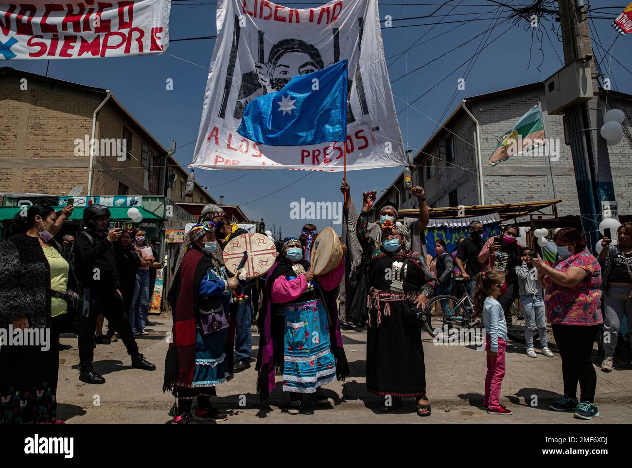 Indigenous Mapuche people play a kultrun drum during a wake for ...