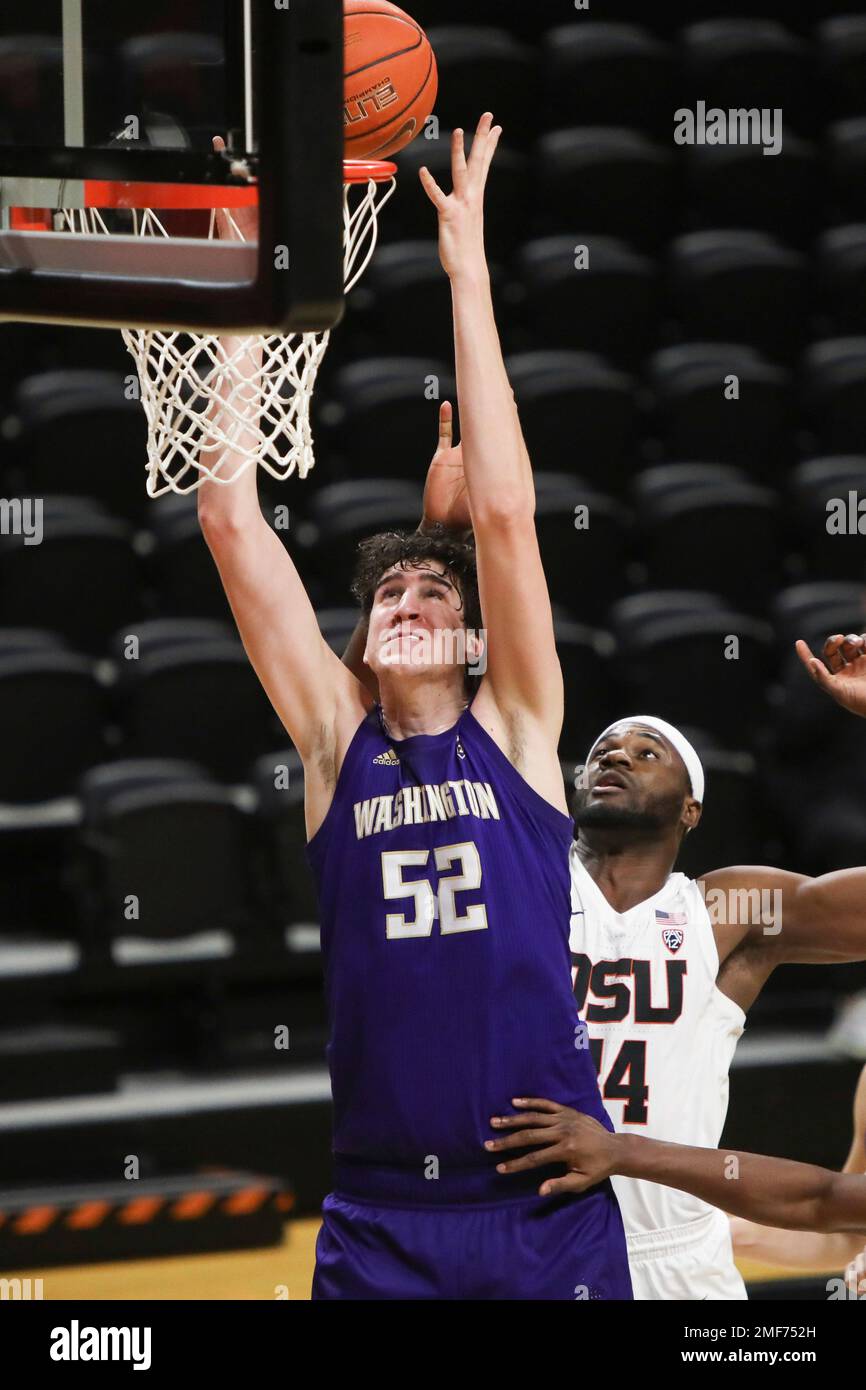 Washington's Riley Sorn (52) and Oregon State's Rodrigue Andela (34 ...