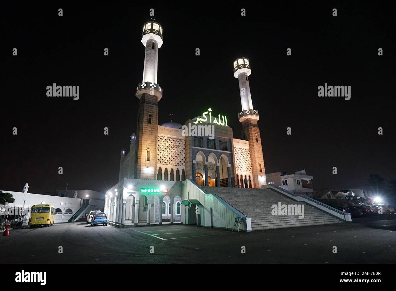 Masjid raya itaewon hi-res stock photography and images - Alamy