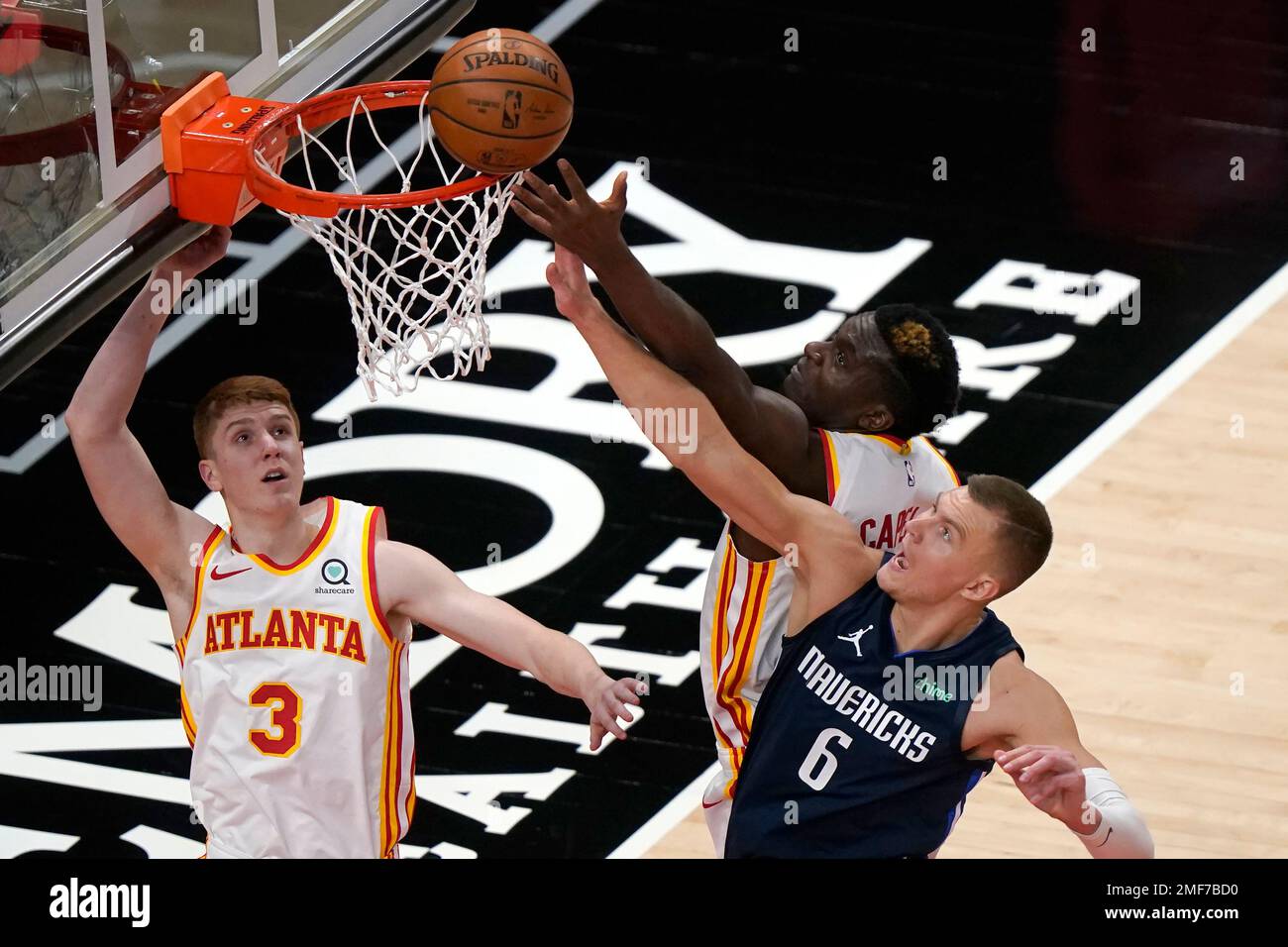 Dallas Mavericks forward Kristaps Porzingis (6) shoots as Atlanta Hawks ...