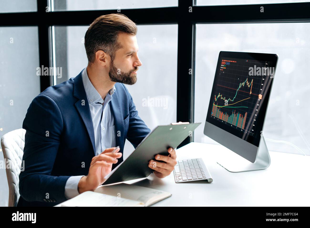 Rise and fall business graph hi-res stock photography and images - Alamy